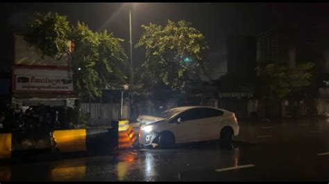 បុរស ម្នាក់ បេីករថយន្ត បុក ក្បាល នាគ ពុះ ចែក ទ្រូង ផ្លូវ ខូចខាត រថយន្ត យ៉ាង ដំណំ នគរដ្រេហ្គន