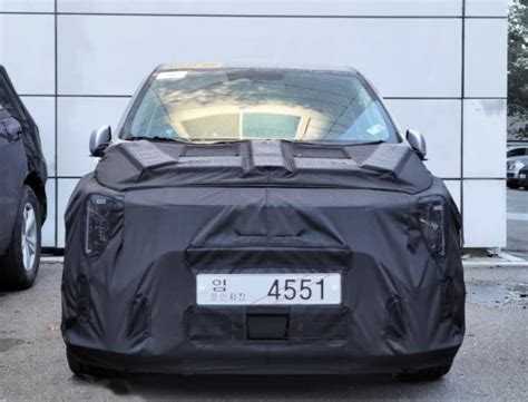 기아 모닝 차 부분변경 모델 세로형 헤드램프 눈길