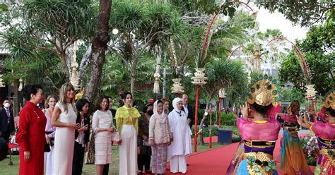 발리 전통문화 체험하는 김건희 여사