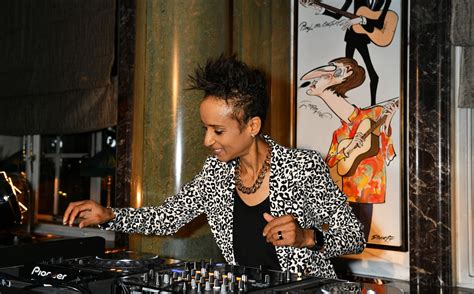 Radio 1 Dj Adele Roberts Reveals Bowel Cancer In Heartbreaking Post