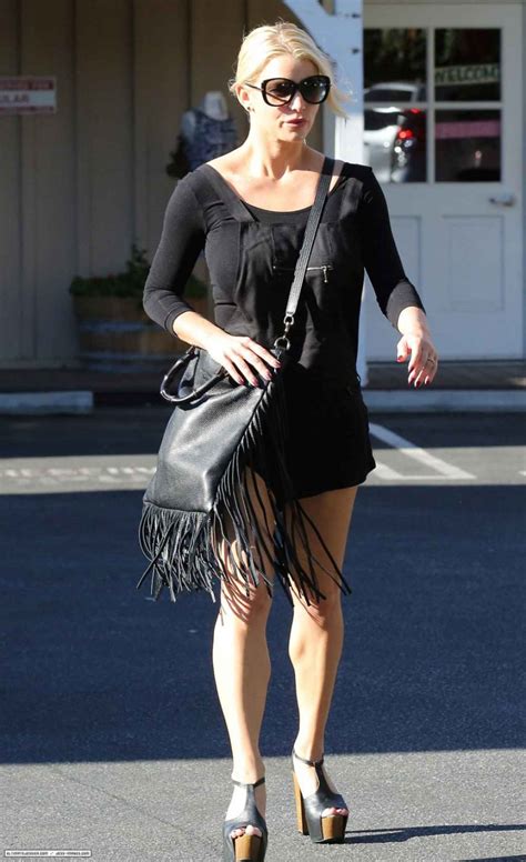 Jessica Simpson Street Style Getting Lunch In Calabasas Oct 2015