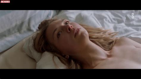 Nackte Taisiya Vilkova In Alice Cant Wait