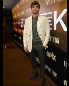 Alex Roe Wiki Age Birthday Height Wife Daughter Net Worth Movies