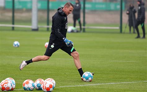 Torwarttrainer Pascal Formann Vfl Wolfsburg Koen Casteels Pavao