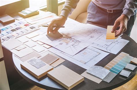 건축가 디자이너 인테리어 크리에이티브 작업 손 그리기 스케치 계획 블루 프린트 선택 재료 색상 샘플 아트 도구 디자인 스튜디오 개념에 대한 스톡 사진 및 기타 이미지