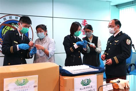 國境第一線人員防疫裝備到位 慈濟贈防疫四寶