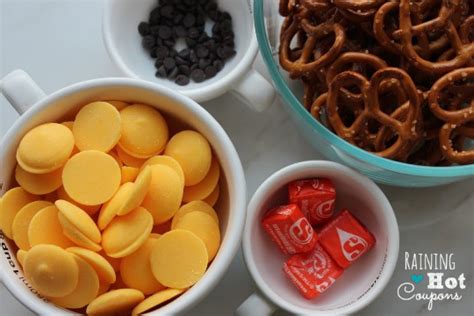 Pretzel Chicks Do It And How