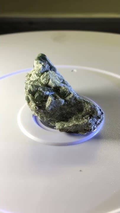 Диопсид флогопит 4 5х5х5 см Youtube