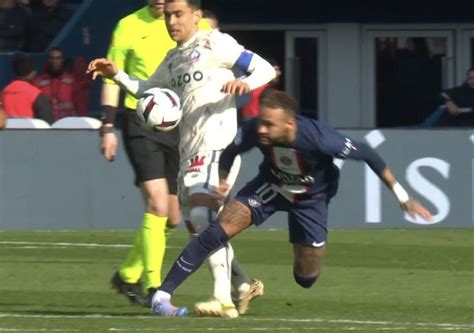 ПСЖ Лілль відео голів та огляд матчу Ліги 1 19 02 23