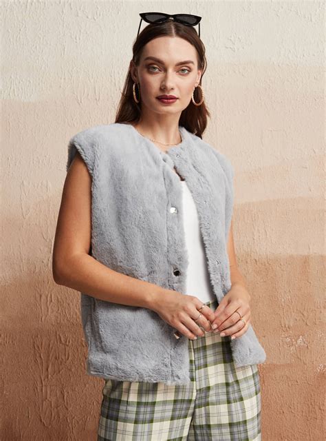 تسوق جاكيت مخمل سادة دون أكمام بأزرار إغلاق اون لاين ماكس السعودية