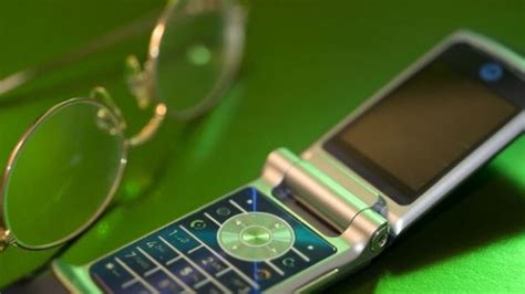 Паника обзе политици и бизнесмени захвърлиха мобилните телефони Новини бг