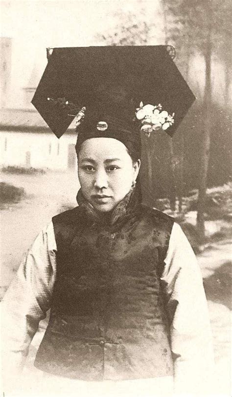 溥仪身边的女人们图2是最爱的奶妈真实模样溥仪9岁才舍得断奶 看看头条 中华网