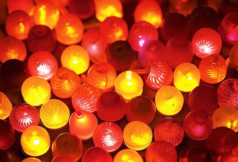 다채로운 조명을 받은 물체 더미 배경 빨간색 사탕 배경 일러스트 및 사진 무료 다운로드 Pngtree