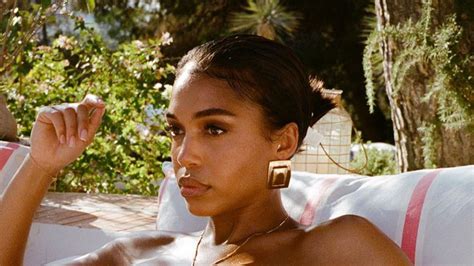 Lori Harvey Shows Off Chiseled Six Pack Abs In Tiny Nude Bikini As She