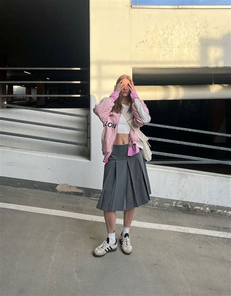 Спідниця середньої довжини з бантовими складками Жінки Bershka