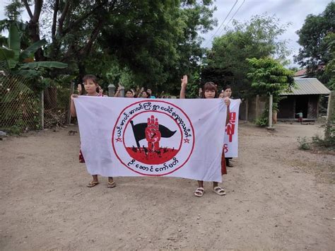 Khit Thit Media အောင်လံလွှင့်မည် ဒေါင်းသွေးနီ Facebook