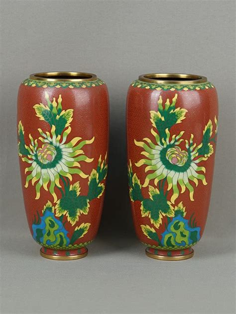 Пара ваз «Хризантемы металл эмаль клуазоне высота 21 5см Китай середина Xx века