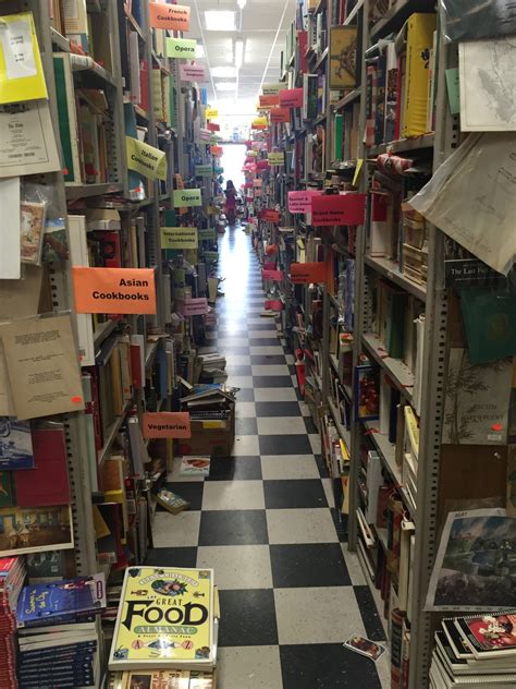 무료 이미지 시티 바자 시장 쇼핑 공공 장소 통로 식료품 점 소매 서적 판매 2448x3264