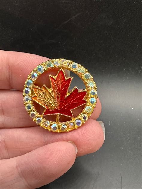 Vintage Canada Pin Maple Gem