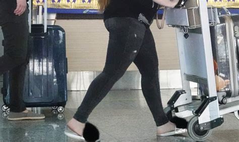 Български работници бедстват на летище Шарл дьо Гол ШУМ БГ