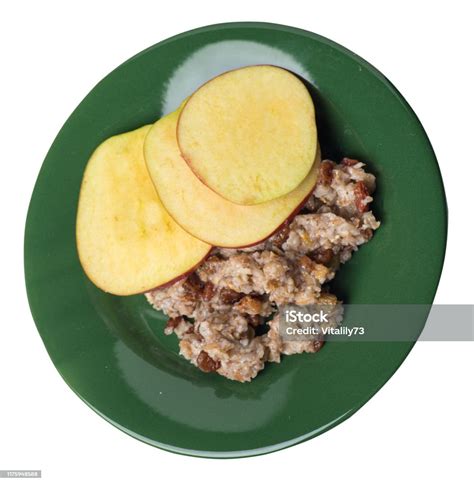 접시에 건포도와 사과와 호밀 플레이크 흰색 배경에 격리 된 조각 건강한 아침 식사 최고 전망 0명에 대한 스톡 사진 및 기타 이미지 Istock