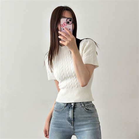 로즈핑크 말라보이는~ 허리잘록 뒷 단추 포인트 케이블 골지 크롭 반팔 니트