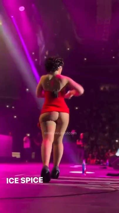 Ice Spice Stage Performance Is Zero But Her Sex Appeal Is A 💯