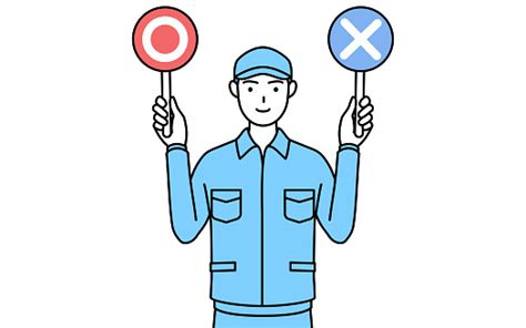 모자와 작업복을 입은 남자가 정답과 오답을 나타내는 플래카드를 들고 있다 건설 산업에 대한 스톡 벡터 아트 및 기타 이미지