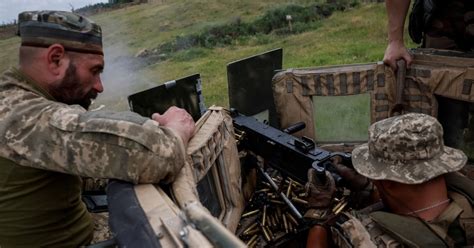 Генштаб ЗСУ повідомляє про напружену ситуацію на Курахівському напрямку