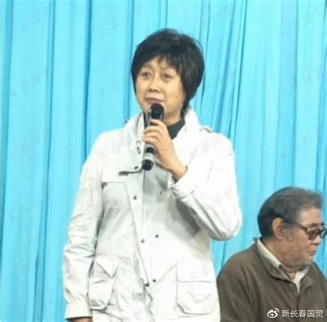 《曲苑杂坛》主持人汪文华罕见露面，69岁与昔日判若两人