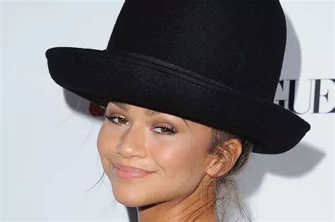 Zendaya Hat Theory Sends Tiktok Into A Frenzy As Ominous Outfit