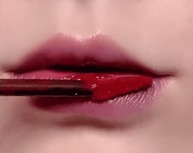 意想不到的配色竟然這麼美～超簡單「花瓣漸變唇」小技巧，讓你不再跟別人撞唇色！女人我最大