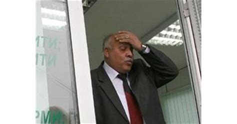 Мюсюлманин плаче Паля се пред президентството защото Бойко е в болница