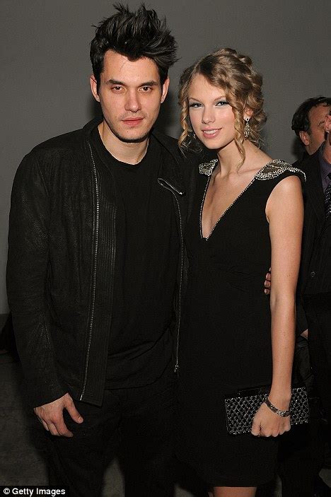 Photo Gallery “เทย์เลอร์ สวิฟท์” จูบแฟนหนุ่มโชว์หวานไม่แคร์สื่อ