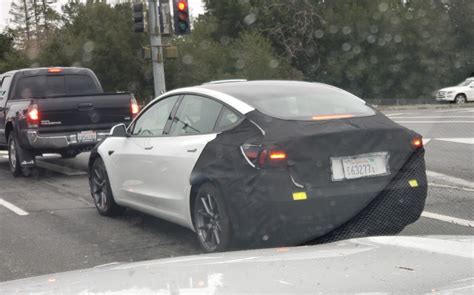 Comienza A Rodar El Restyling Del Tesla Model 3 Cubierto De Camuflaje
