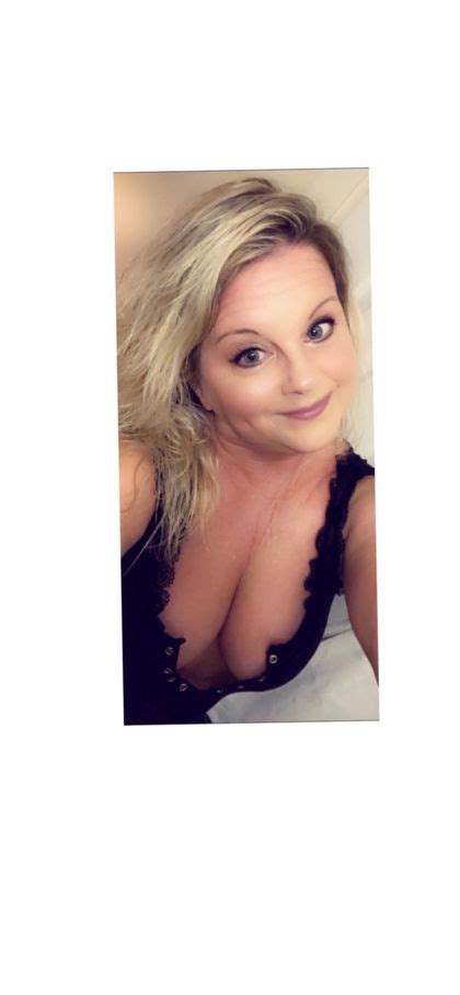 Best Hot Milf Onlyfans Accounts Fansmetrics Com