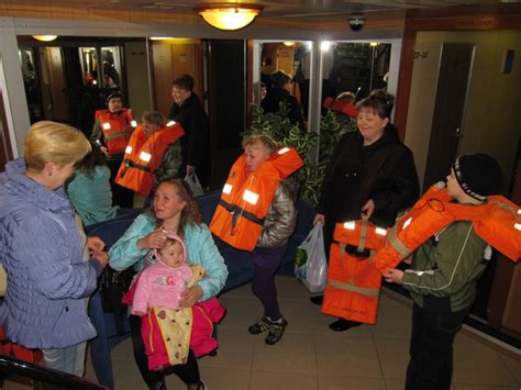 Пассажиры с детьми из кают... - Ладога, Россия - Фото 13 - ФотоТерра