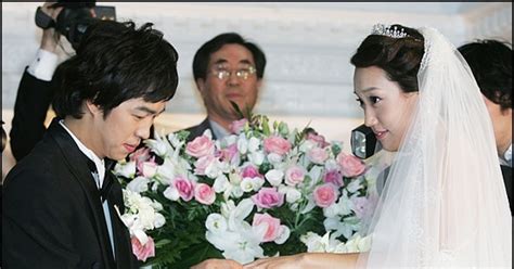 포토 신부 손에 반지 끼워주는 홍인규