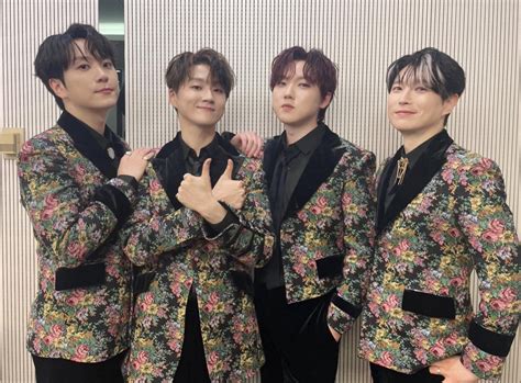 여녕 on Twitter 이 의상 넘 예뻐