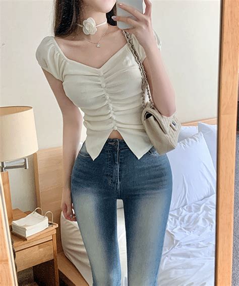 저가비교x 고퀄 바비 코사지 장미 초커 셔링 크롭 반팔 니트 에이블리