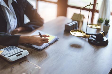 사무실에서 일하는 아프리카 계 미국인 여성 변호사의 초상화 그녀 개념에 대한 스톡 사진 및 기타 이미지 개념 검사 보기 경영자 Istock