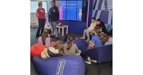 Пощенска банка организира месец на инициативата „Гордея се с труда на моите родители“