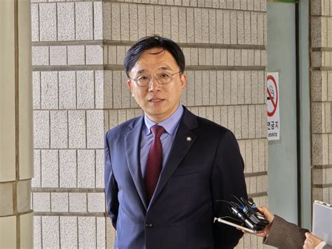 후배 성추행 정철승 변호사 징역 1년…법정구속은 안 해