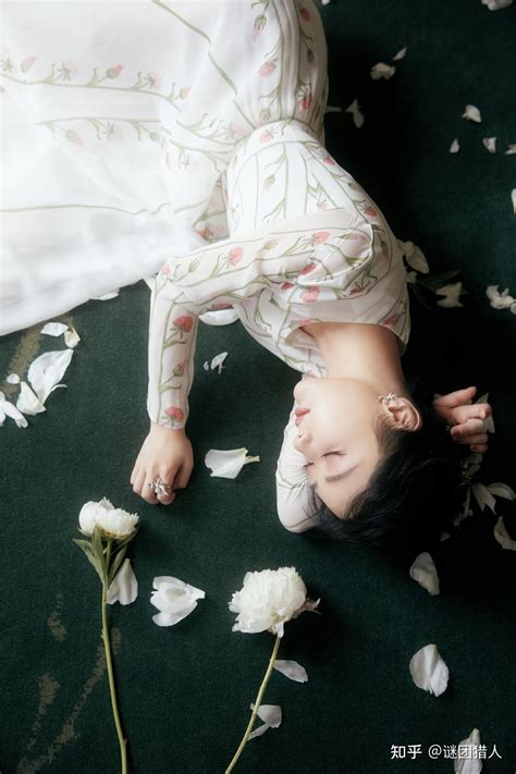 杨紫工作室失误惹争议：镜子歪了？还是故意搞事？ 知乎