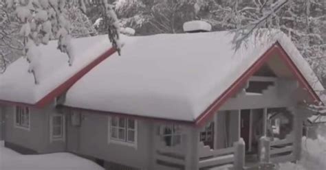 How To Use A Single Piece Of Rope To Remove Heavy Snow From A Roof