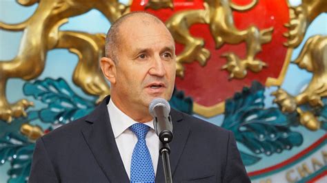 Президентът Радев честити Рождество Христово на българите