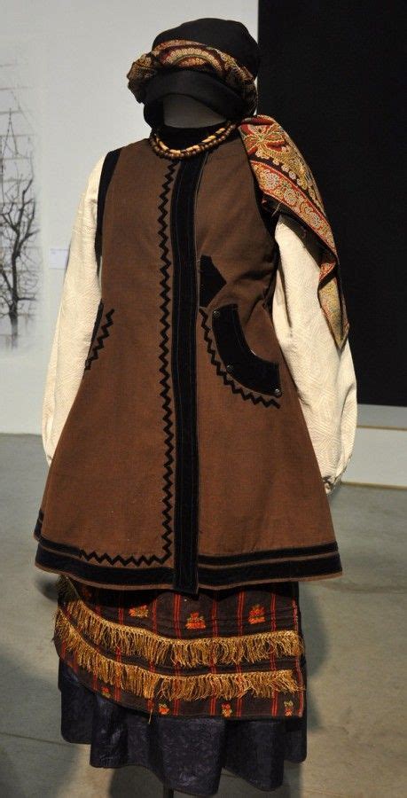 Окна Украинская национальная одежда кон Xix нач Xx выставка в Мыстецьком арсенале