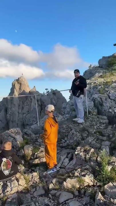 «Человек стоящий на вершине горы не упал туда с неба наш путь Ай Петри ️ крым айпетри