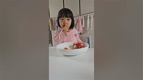 딸기먹방에 춤추는 다밍 Youtube