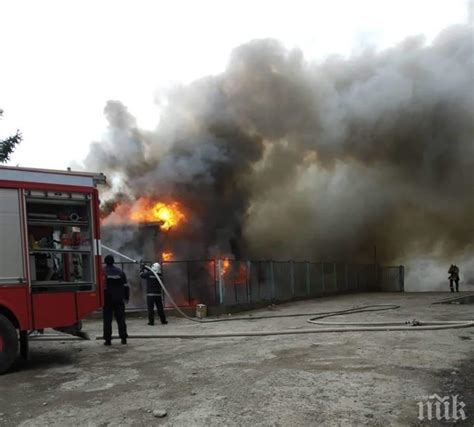 ОТ ПОСЛЕДНИТЕ МИНУТИ Пожар лумна в автосервиз в Лозен Информационна агенция ПИК